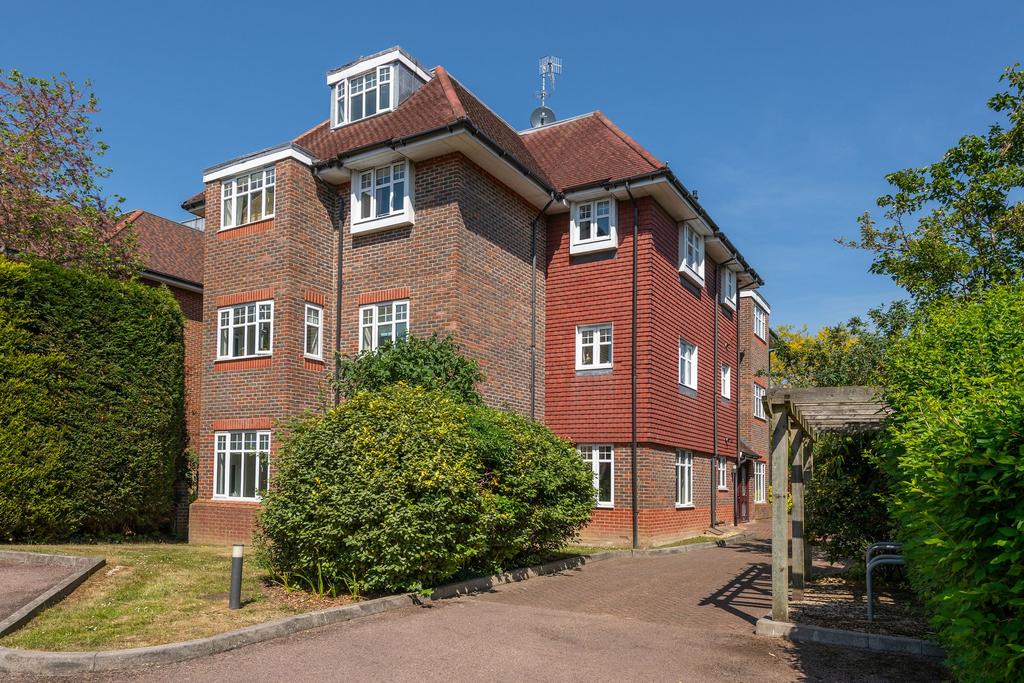 Doods Road, Hillview, RH2 2 bed apartment for sale - £500,000