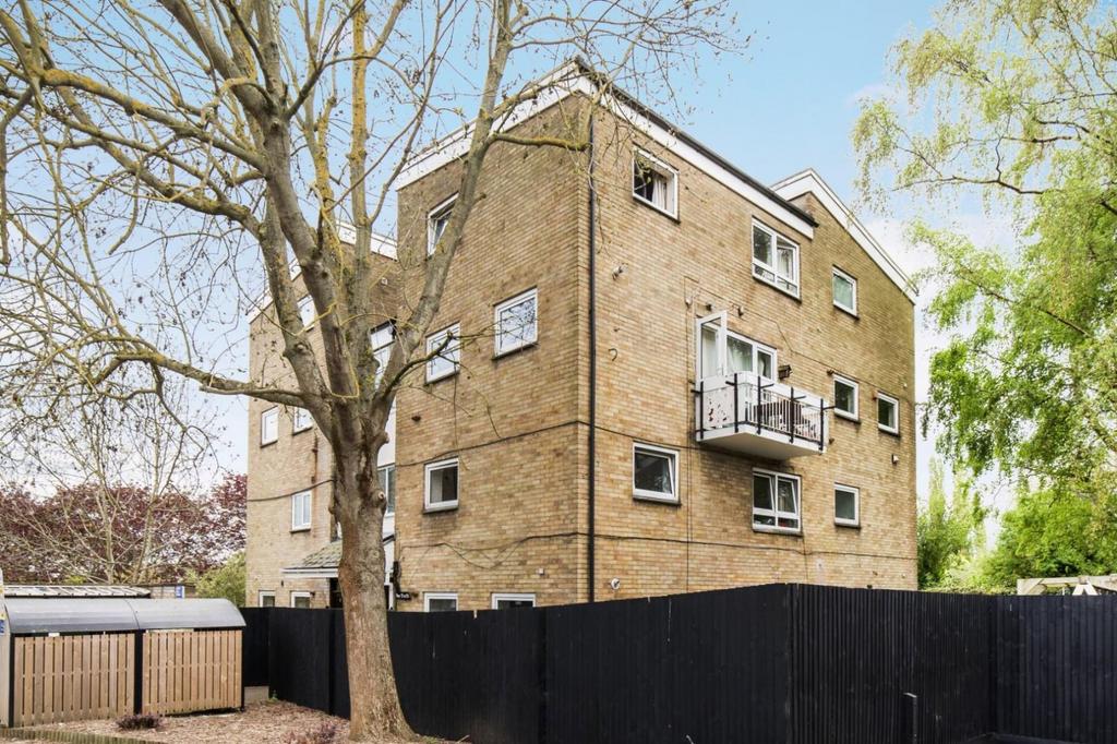 City View, Canterbury, Kent, CT2 2 bed flat - £975 pcm (£225 pw)