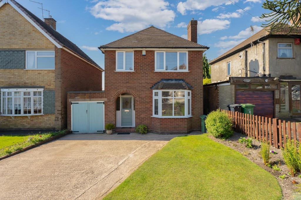 Glenfern Road, Bilston, West Midlands 3 bed detached house - £300,000