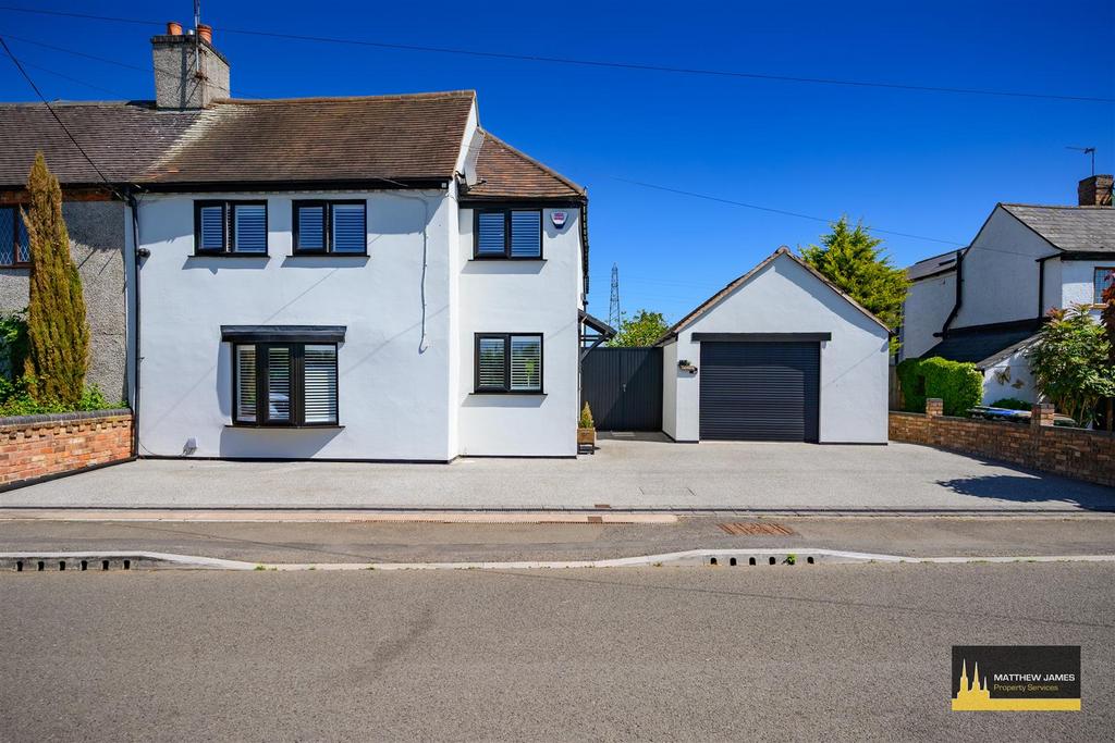 Lentons Lane, Aldermans Green, Coventry 4 bed semi-detached house for ...