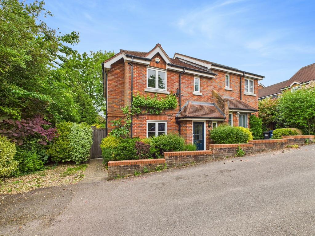 Princes Risborough HP27 3 bed semi-detached house for sale - £510,000
