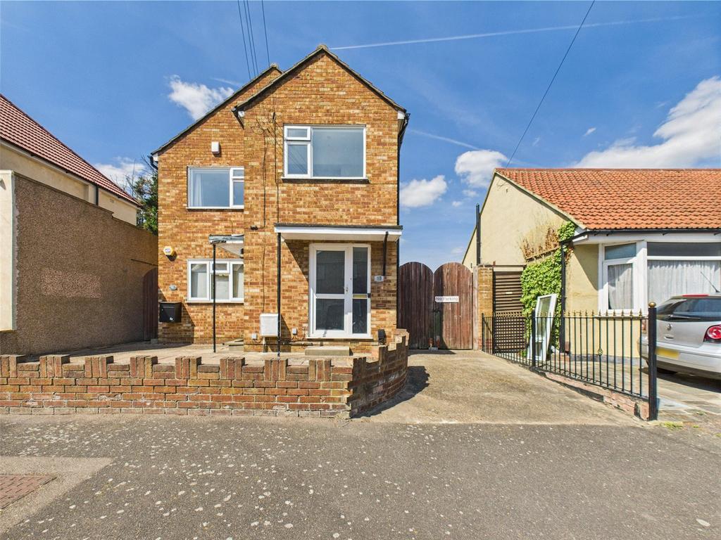 Grosvenor Road, Romford RM7 3 bed maisonette for sale - £290,000
