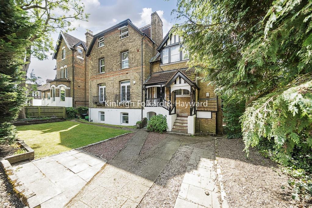 Widmore Road, Bromley, Kent, BR1 3 bed flat - £525,000