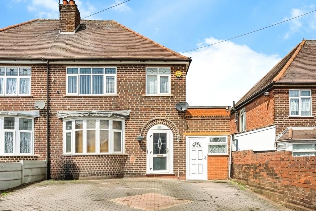 Lower City Road, Oldbury B69 4 bed semi-detached house - £275,000