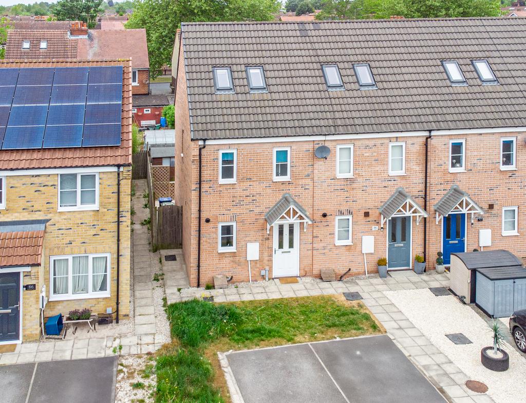 Selby YO8 3 bed end of terrace house - £185,000