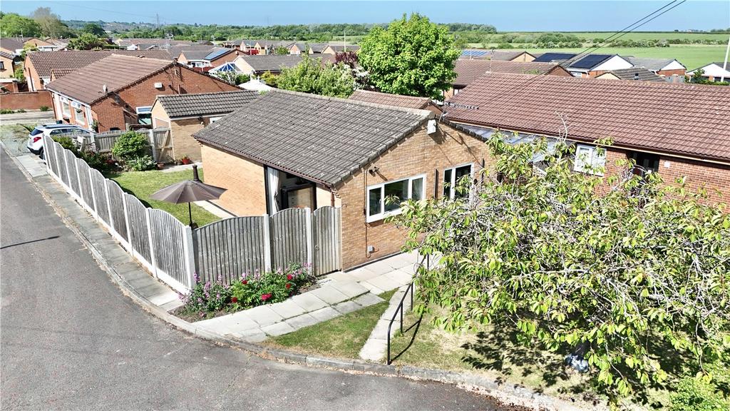 Cedarwood Close, Greasby, Merseyside... 2 bed bungalow for sale - £290,000