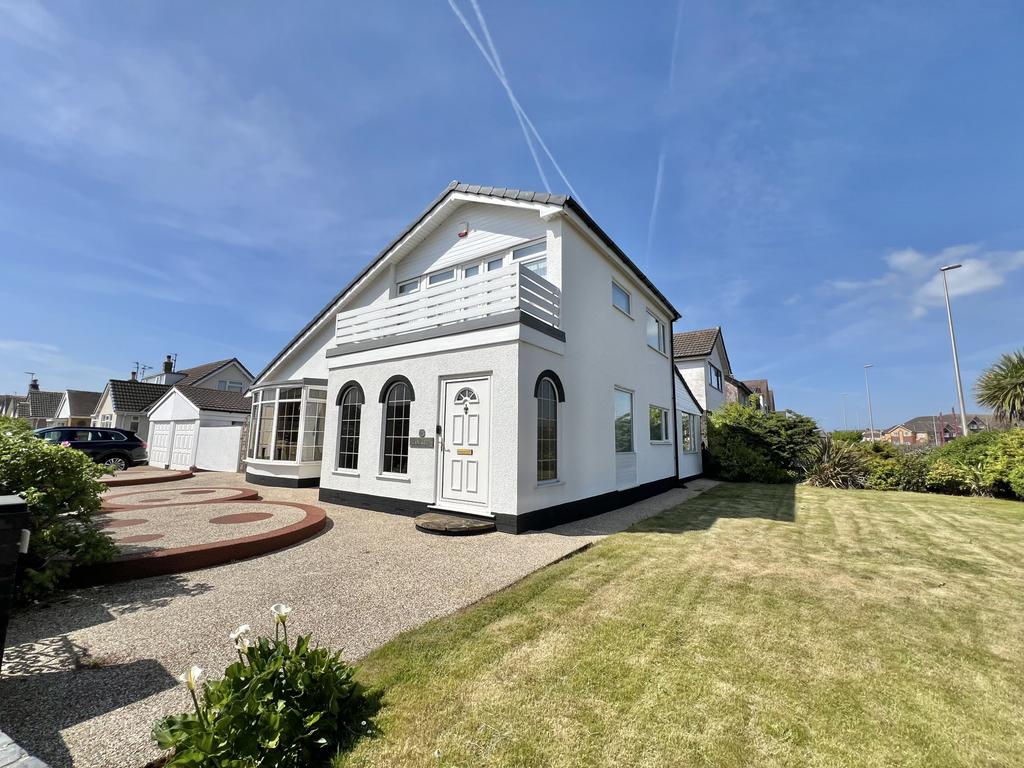 Blandford Avenue, Cleveleys FY5 4 bed detached house for sale - £325,000