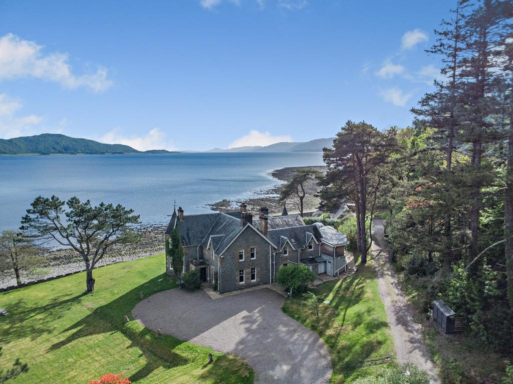 Onich, Fort William, Inverness-Shire 8 bed detached house for sale - £ ...
