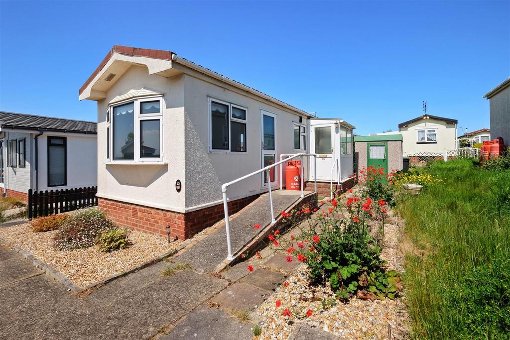 Seasalter Lane, Seasalter, Whitstable 1 bed park home for sale - £75,000