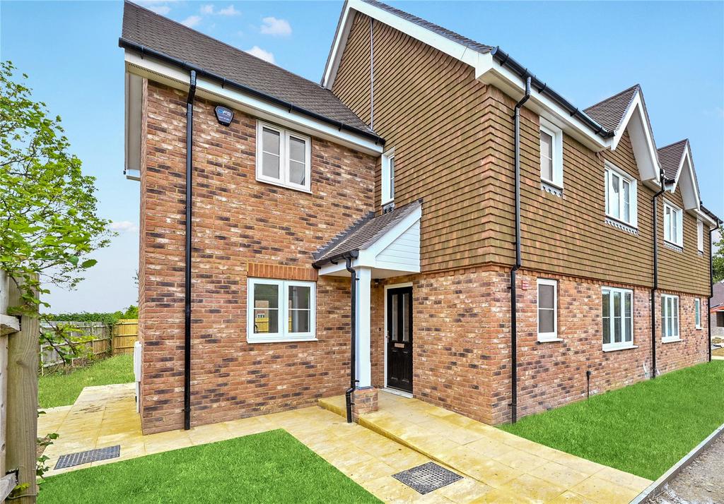 Kingfisher Walk, Coldharbour Road 3 bed semi-detached house for sale - £425,000