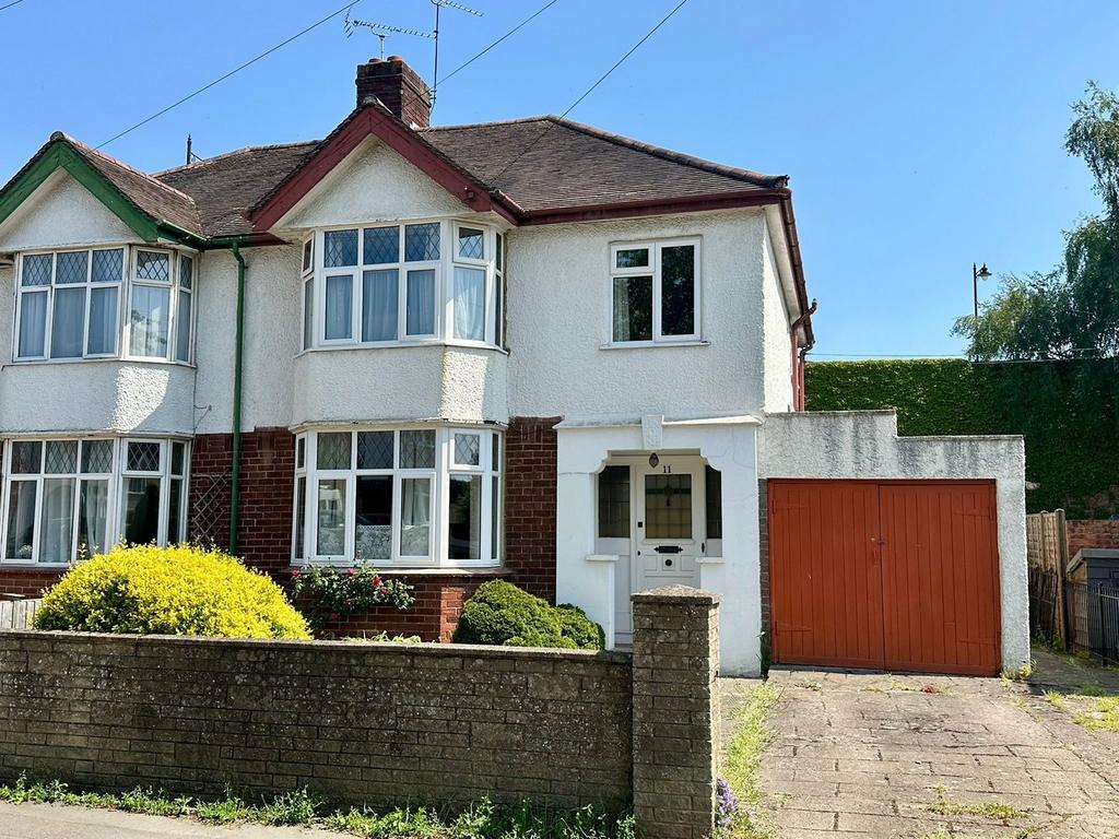 Greyfriars Avenue, Hereford, HR4 3 bed semi-detached house - £225,000
