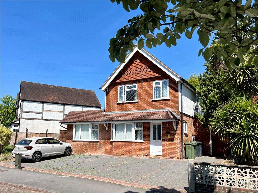 Woking Road, Guildford, Surrey, GU1 6 bed detached house - £595,000