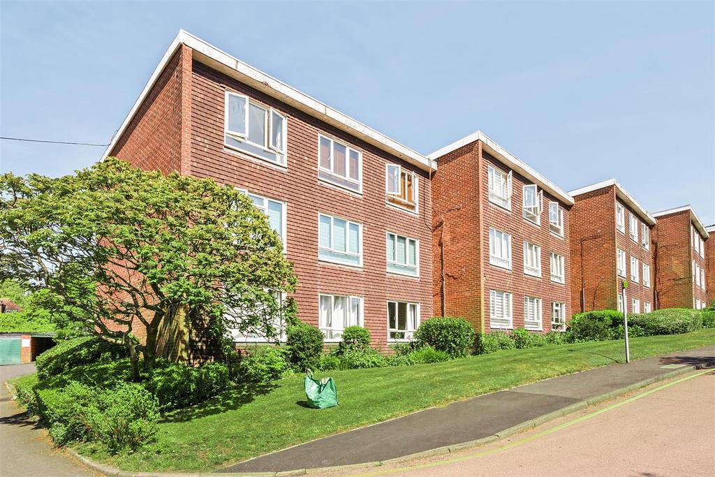 Howton Place, Bushey Heath, Bushey... 2 bed flat for sale - £369,950