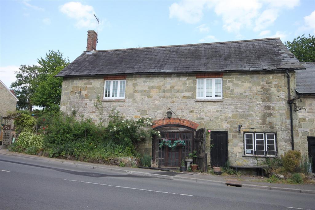 Fovant, Salisbury 2 bed semi-detached house for sale - £225,000