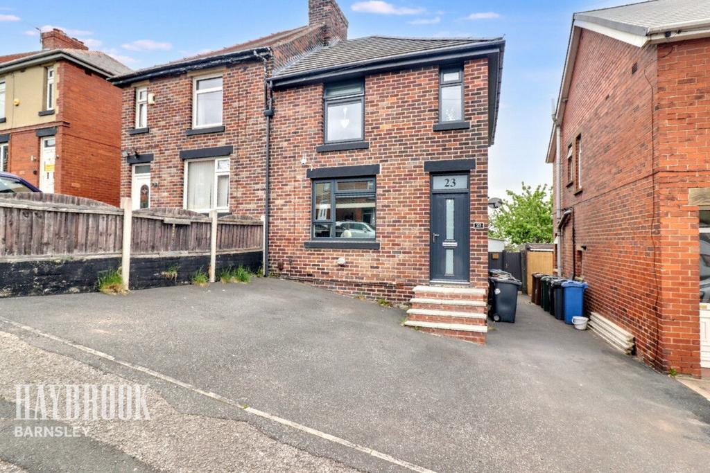 Longsight Road, Mapplewell 2 bed semi-detached house - £190,000