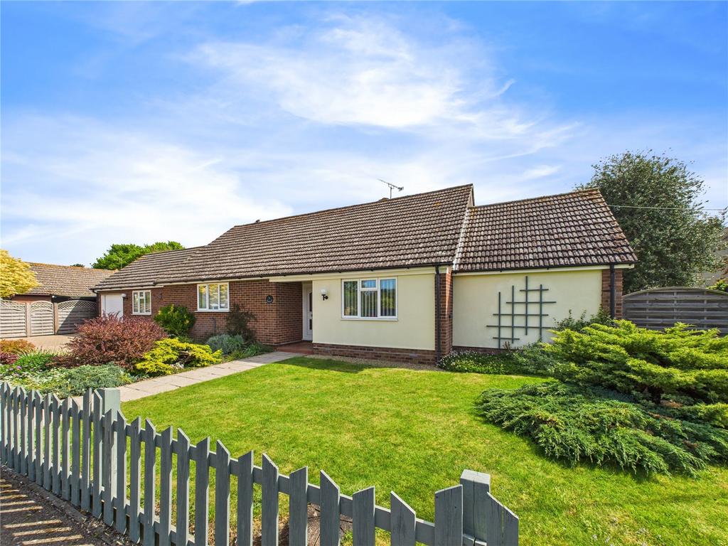 Larksfield Road, Stutton, Ipswich... 4 bed bungalow for sale - £560,000