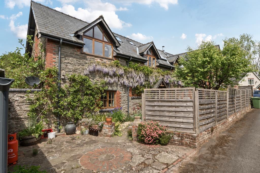 Cusop Dingle, Herefordshire, HR3 4 bed barn conversion for sale - £790,000