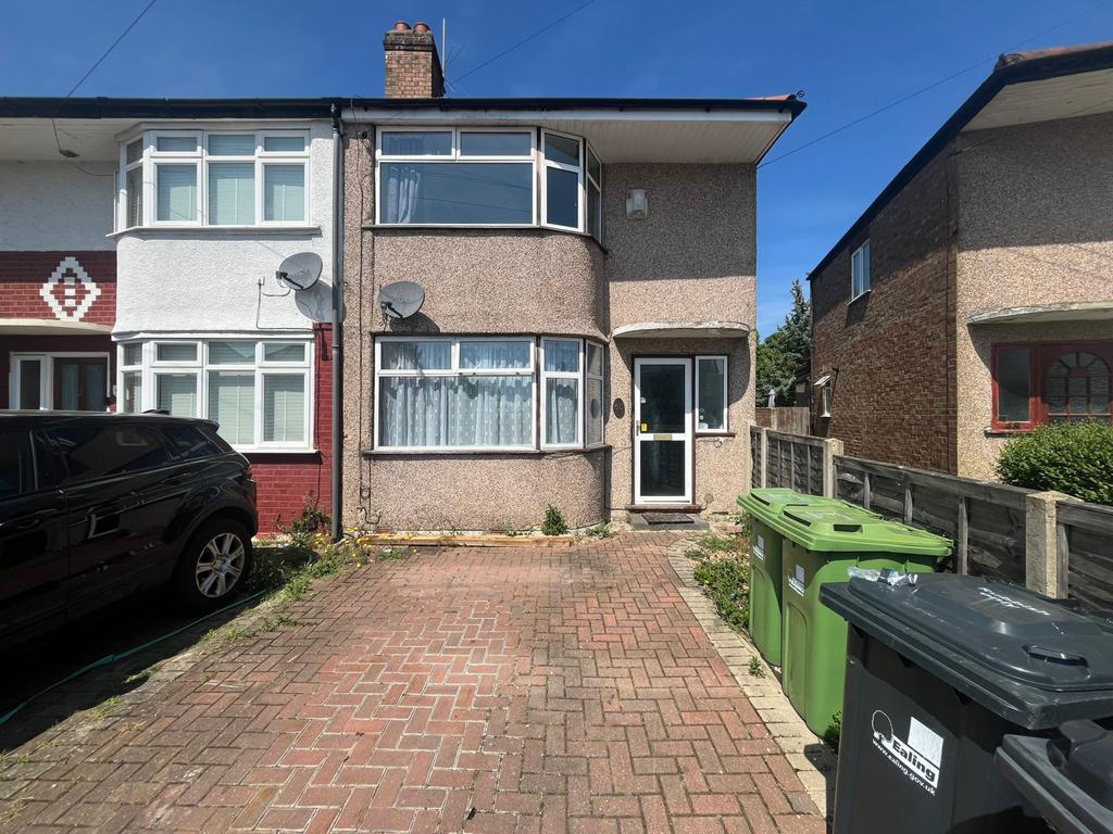 Greenford, UB6 8NP 3 bed semi-detached house to rent - £2,500 pcm (£577 pw)