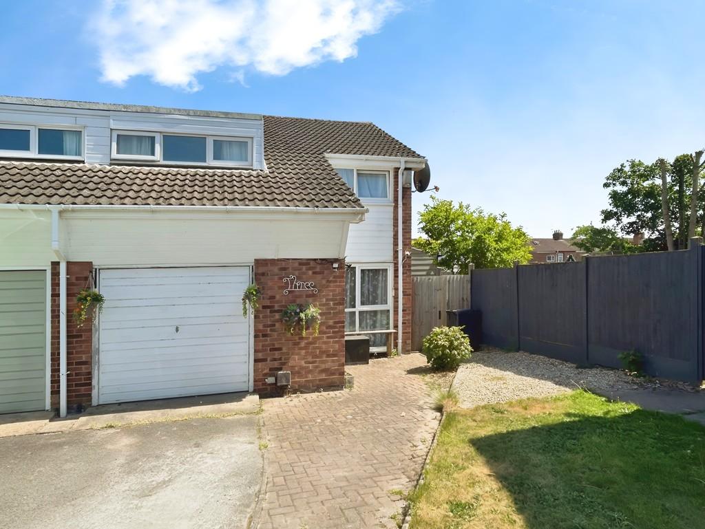 Maple Close, Gainsborough 4 bed semi-detached house - £215,000