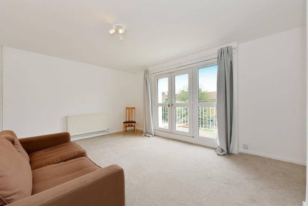 Parkside Estate, London E9 3 bed maisonette - £2,500 pcm (£577 pw)