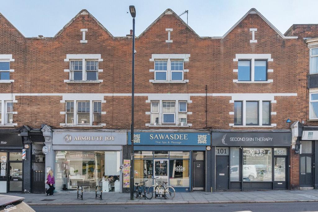 Battersea Rise, Battersea, London, SW11 2 bed flat for sale - £475,000