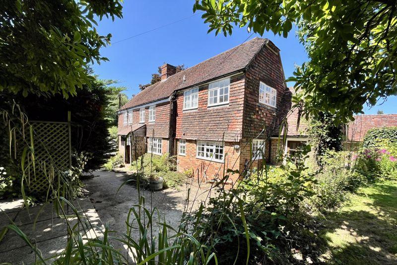 High Street, Yalding 4 bed detached house - £650,000