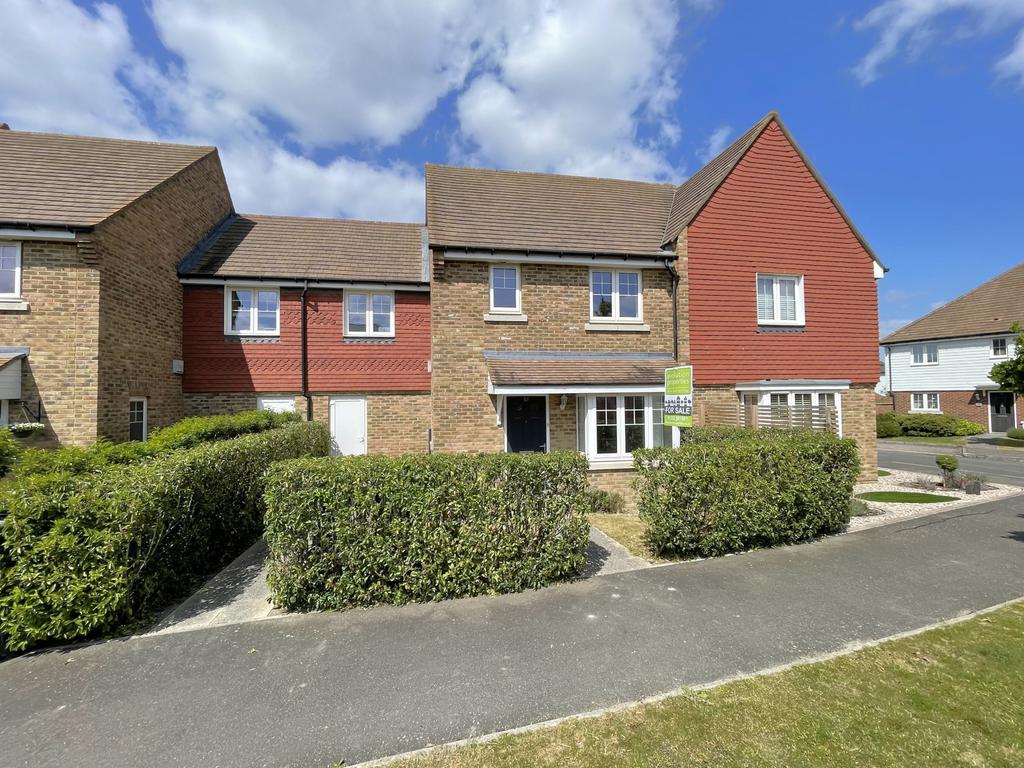 Brambling Avenue, Finberry, TN25 7FB 3 bed house - £325,000