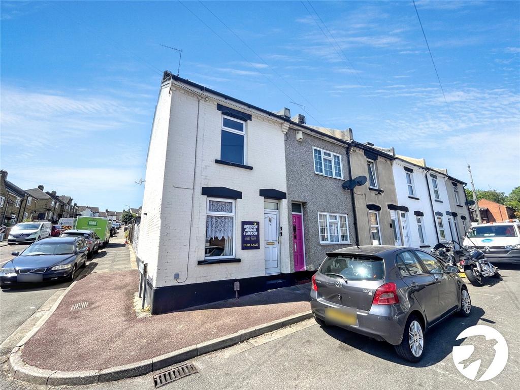 Dongola Road, Rochester, Kent, ME2 2 bed terraced house for sale - £200,000