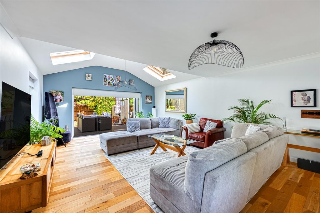 Bedford Avenue, Silsoe, Bedfordshire... 4 bed detached house for sale ...