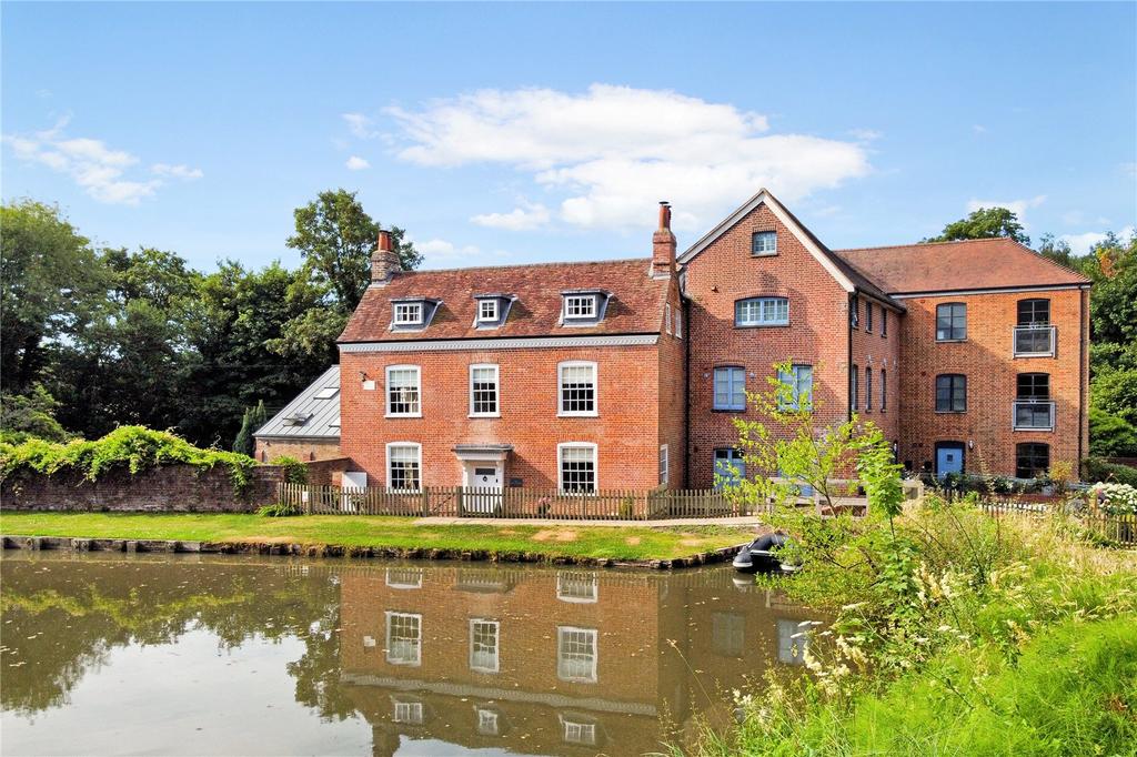 Wonham Lane, Betchworth, Surrey, RH3 4 bed link detached house for sale ...