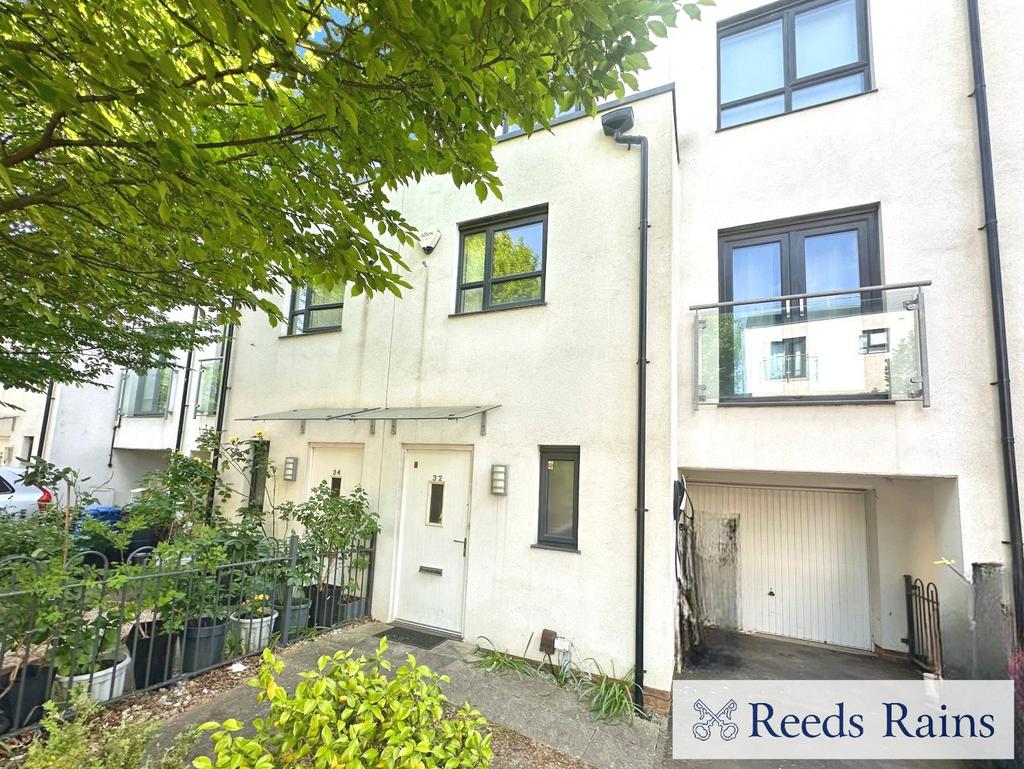 Lord Street, Greater Manchester M7 3 bed terraced house to rent - £ ...