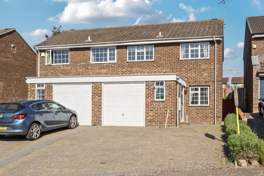 Bronte Close, Larkfield, Aylesford 3 bed semi-detached house for sale ...