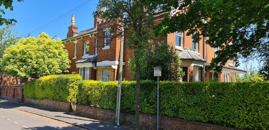 Clifton Road, Rugby, CV21 4 bed end of terrace house to rent - £1,695 ...