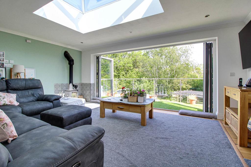 East View Fields, Plumpton Green 6 bed detached house for sale - £749,950