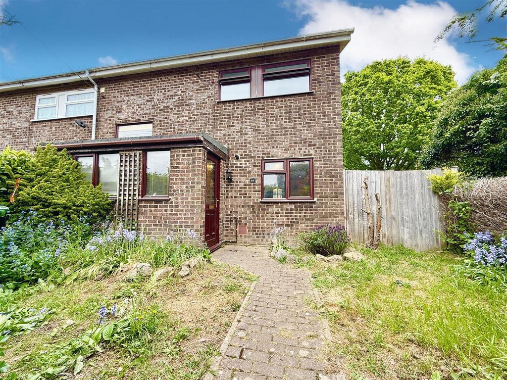 Aldis Road, Acle. NR13 2 bed end of terrace house for sale - £215,000