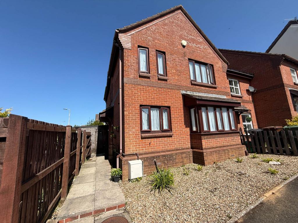 Walnut Drive, Plymouth PL7 2 bed semi-detached house for sale - £180,000