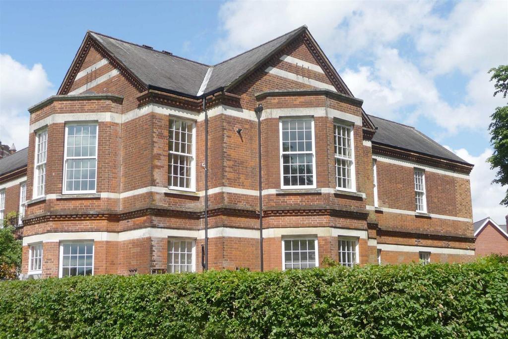 Lords Wood House, Netherne On The... 2 bed flat - £1,800 pcm (£415 pw)