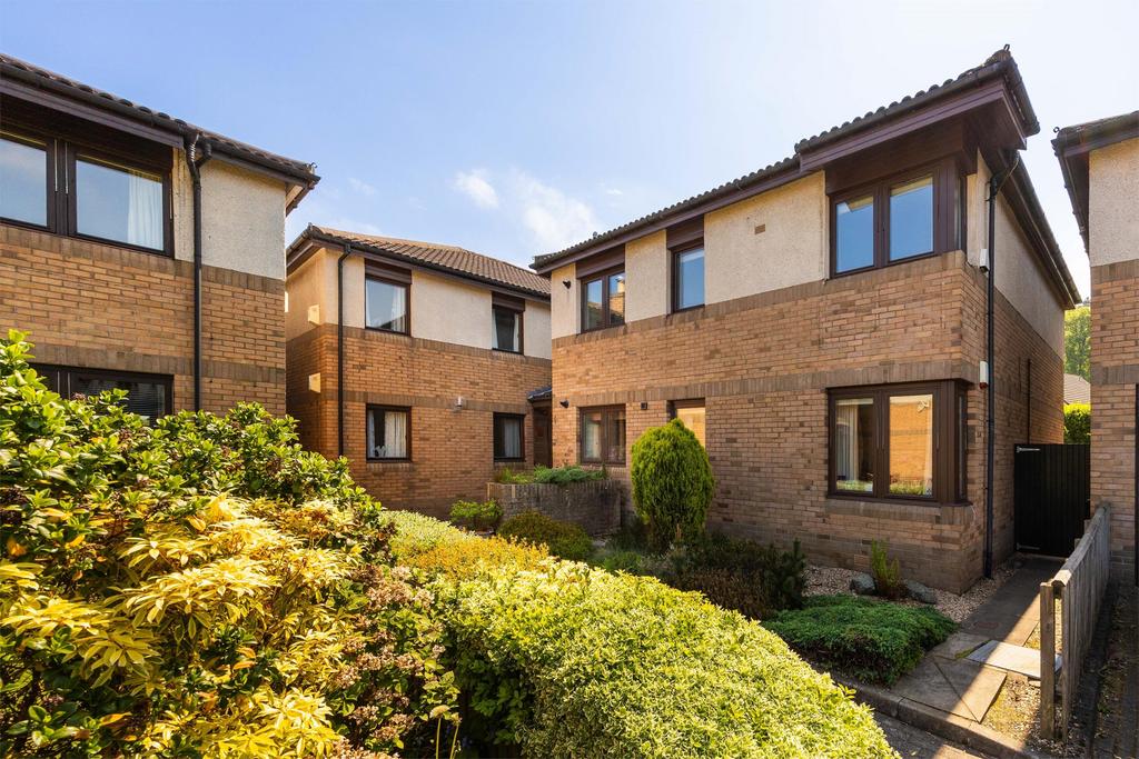 Craiglockhart Terrace, Edinburgh EH14 2 bed flat - £300,000