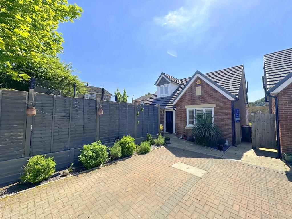 Seamons Close, Dunstable, LU6 3EQ 3 bed detached house - £1,750 pcm (£ ...