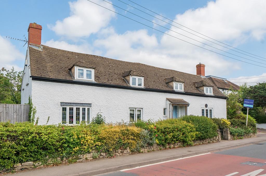 Station Road, Bishops Cleeve, Cheltenham 4 bed detached house - £575,000