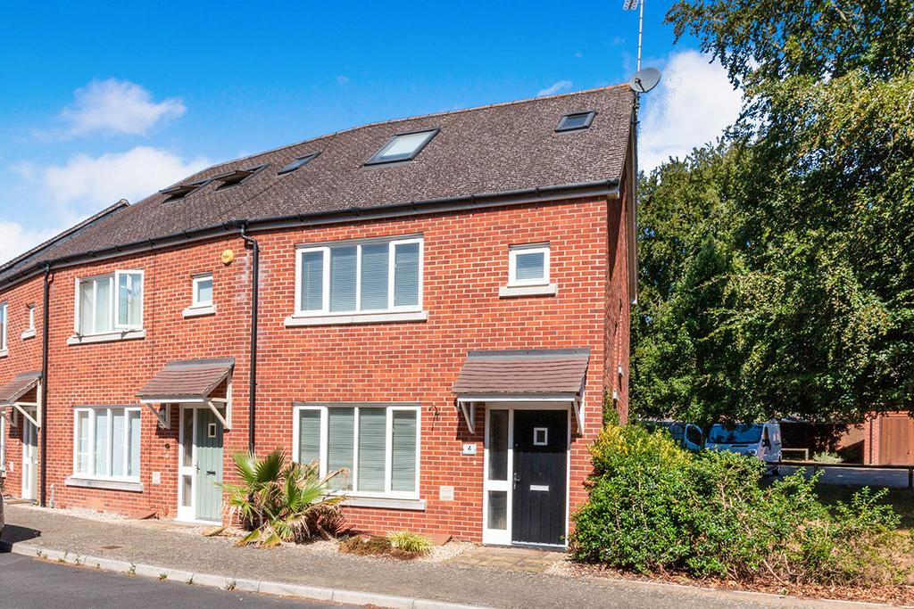 Basswood Drive, Hampshire RG24 3 bed semi-detached house - £1,500 pcm ...