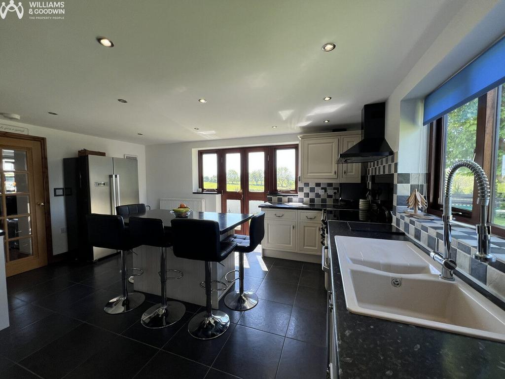 Talwrn, Llangefni, Anglesey, LL77 4 bed detached house for sale - £535,000