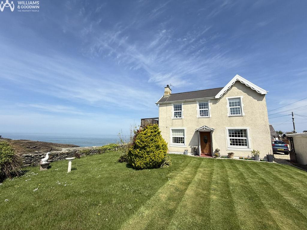 Brickpool, Amlwch, Anglesey, LL68 5 bed detached house for sale - £500,000