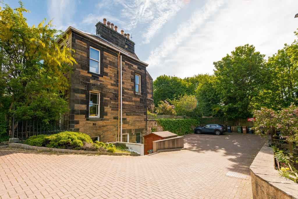 40 Shandon Crescent, Edinburgh, EH11 1QF 1 bed flat - £150,000