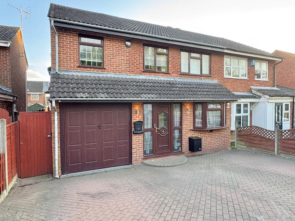 Stantonbury, Milton Keynes MK14 4 bed semi-detached house for sale - £ ...