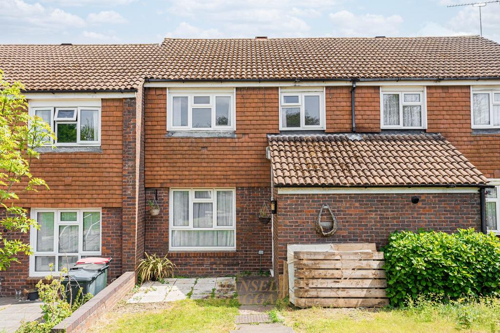 Laws Close, Crawley RH11 3 bed terraced house - £325,000