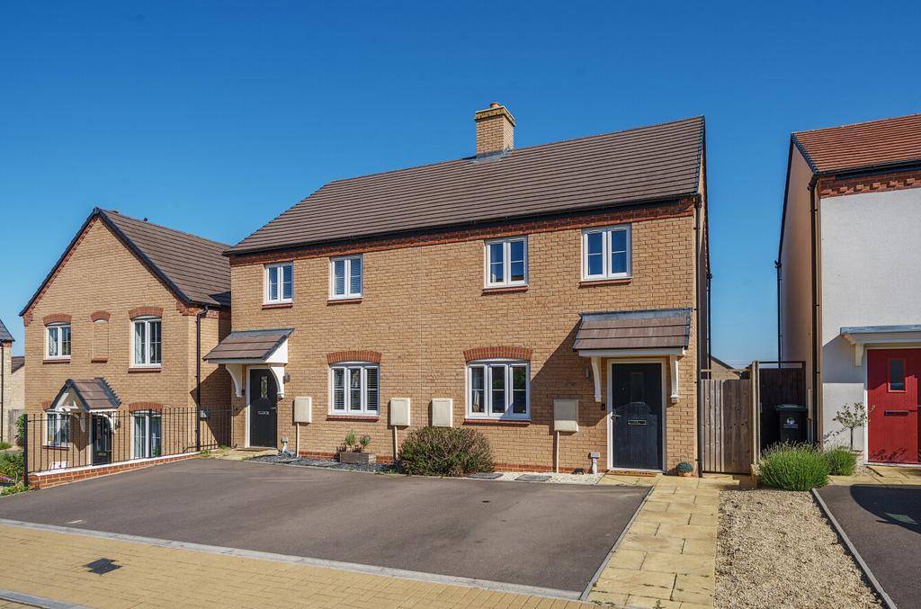 Breakspear Way, North Leigh, Witney... 2 bed semi-detached house - £122,500