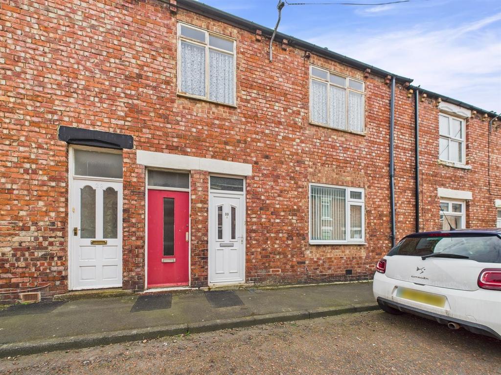 Queen Street, Chester Le Street DH3 2 bed flat for sale - £49,950