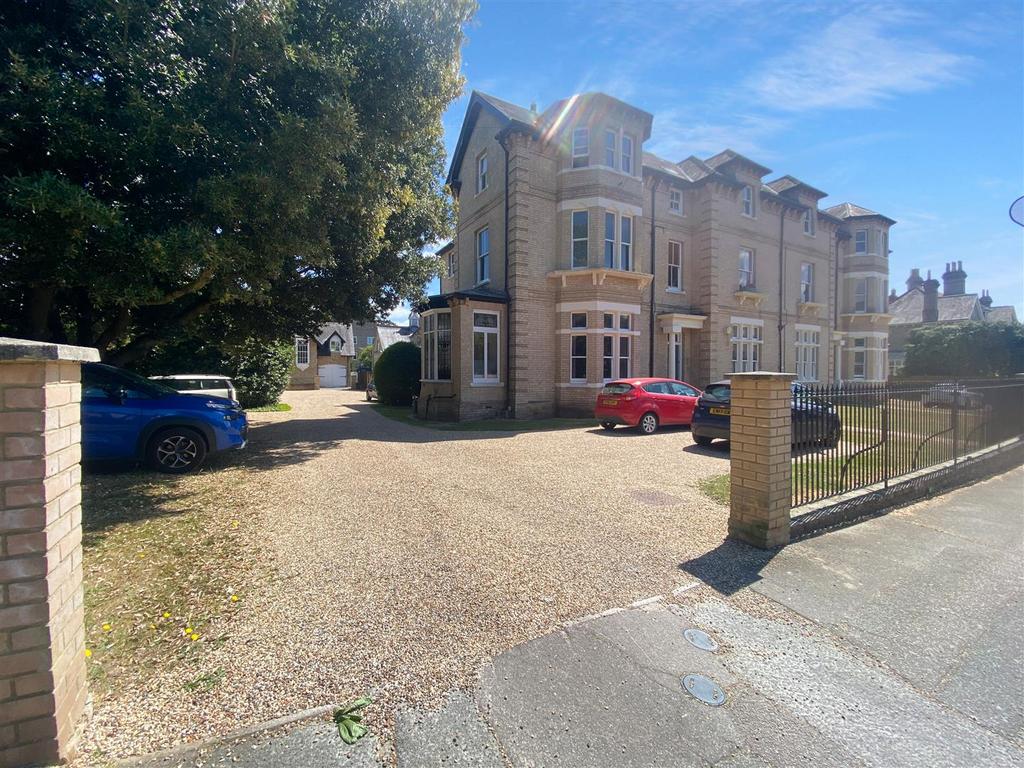 Victoria Road, Lexden, Colchester... 1 bed maisonette - £1,000 pcm (£ ...
