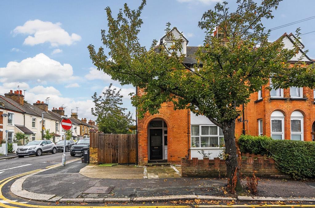 Malden Road, Hertfordshire WD17 2 bed maisonette - £1,600 pcm (£369 pw)